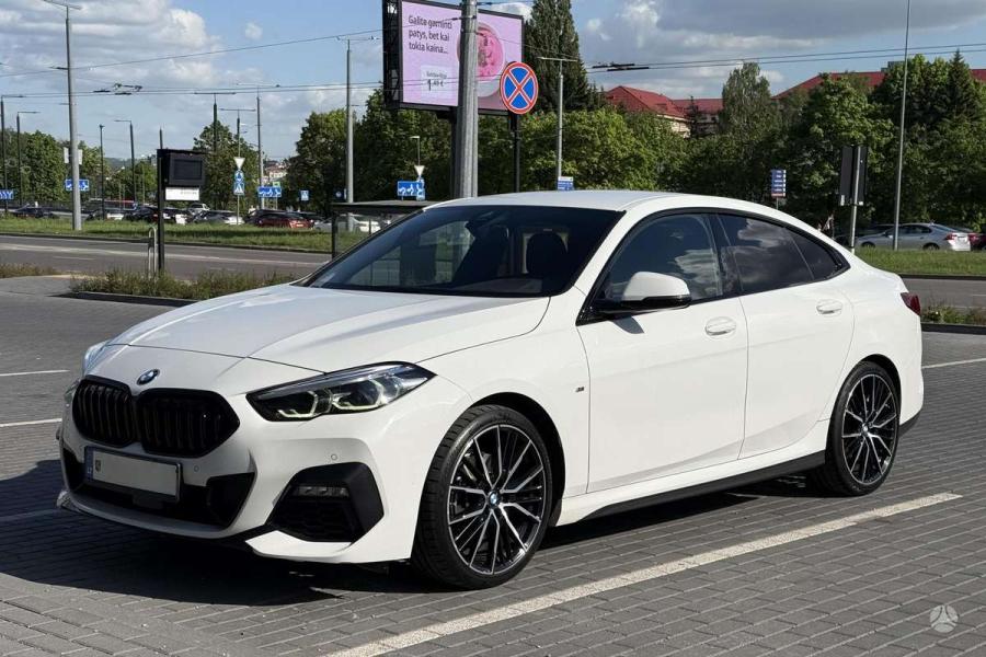 White BMW 218 2022 in Vilnius, with an engine capacity of 1.50 L and mileage of 87 thousand km for 24500 €, photo 5 on AUTOMOTO.COM.LV