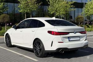 White BMW 218 2022 in Vilnius, with an engine capacity of 1.50 L and mileage of 87 thousand km for 24500 €, photo 6 on AUTOMOTO.COM.LV
