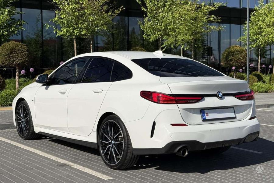 White BMW 218 2022 in Vilnius, with an engine capacity of 1.50 L and mileage of 87 thousand km for 24500 €, photo 6 on AUTOMOTO.COM.LV