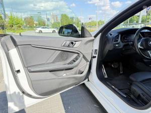 White BMW 218 2022 in Vilnius, with an engine capacity of 1.50 L and mileage of 87 thousand km for 24500 €, photo 13 on AUTOMOTO.COM.LV