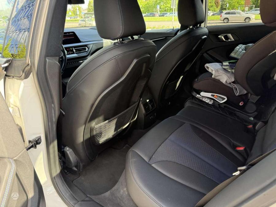 White BMW 218 2022 in Vilnius, with an engine capacity of 1.50 L and mileage of 87 thousand km for 24500 €, photo 14 on AUTOMOTO.COM.LV