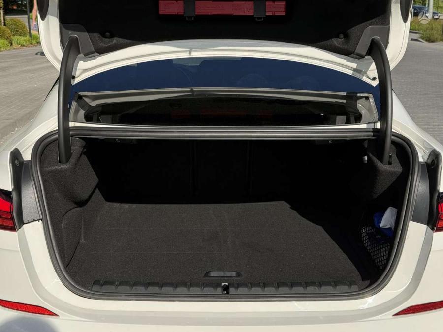 White BMW 218 2022 in Vilnius, with an engine capacity of 1.50 L and mileage of 87 thousand km for 24500 €, photo 16 on AUTOMOTO.COM.LV