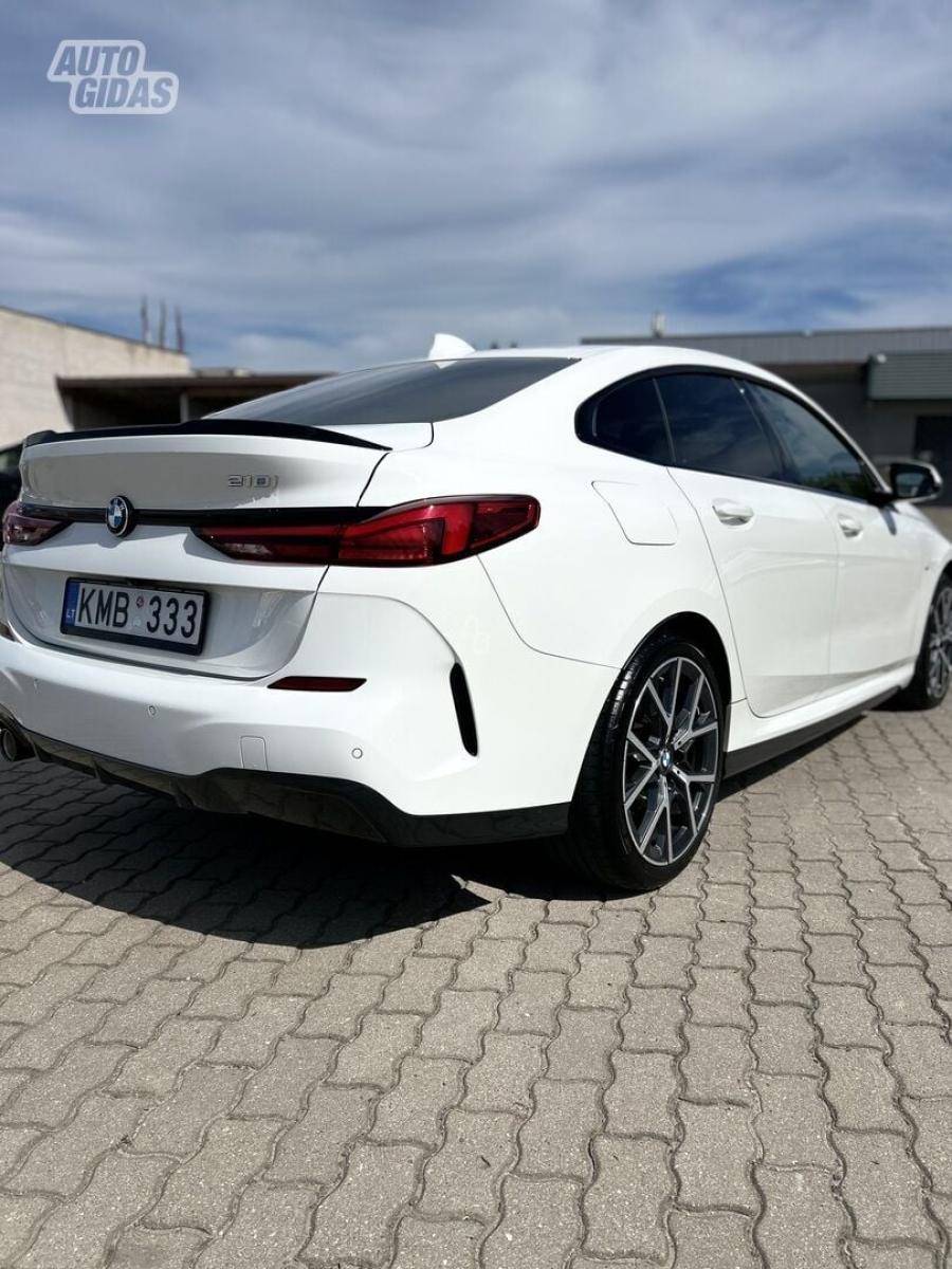 White BMW 218 2023 in Vilnius, with an engine capacity of 1.50 L and mileage of 35 thousand km for 23999 €, photo 4 on AUTOMOTO.COM.LV