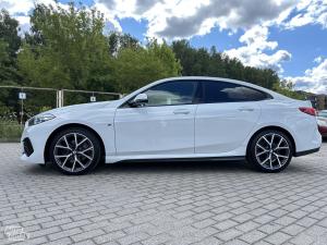 White BMW 218 2023 in Vilnius, with an engine capacity of 1.50 L and mileage of 35 thousand km for 23999 €, photo 6 on AUTOMOTO.COM.LV