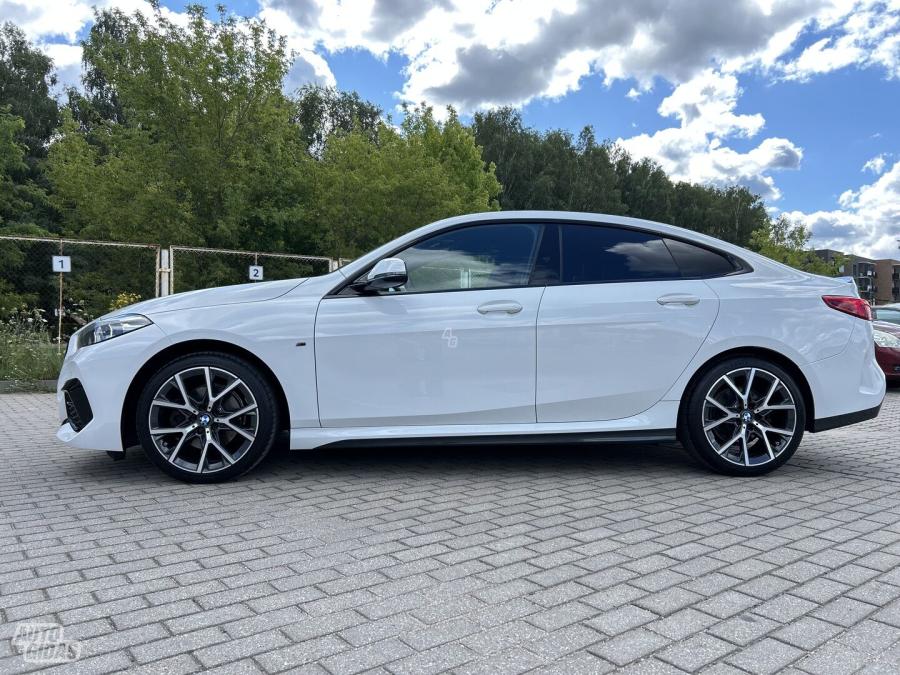 White BMW 218 2023 in Vilnius, with an engine capacity of 1.50 L and mileage of 35 thousand km for 23999 €, photo 6 on AUTOMOTO.COM.LV