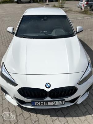 White BMW 218 2023 in Vilnius, with an engine capacity of 1.50 L and mileage of 35 thousand km for 23999 €, photo 7 on AUTOMOTO.COM.LV