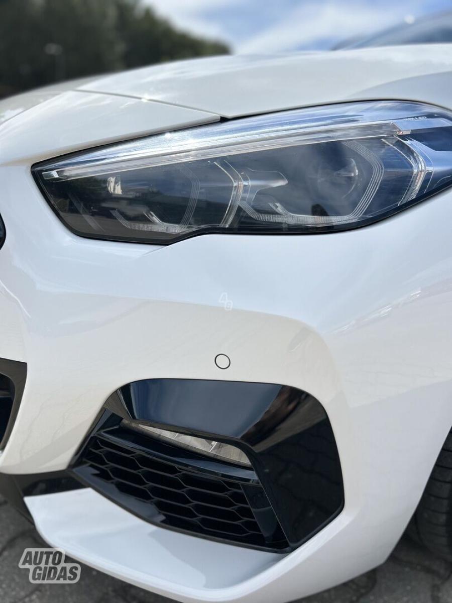 White BMW 218 2023 in Vilnius, with an engine capacity of 1.50 L and mileage of 35 thousand km for 23999 €, photo 13 on AUTOMOTO.COM.LV
