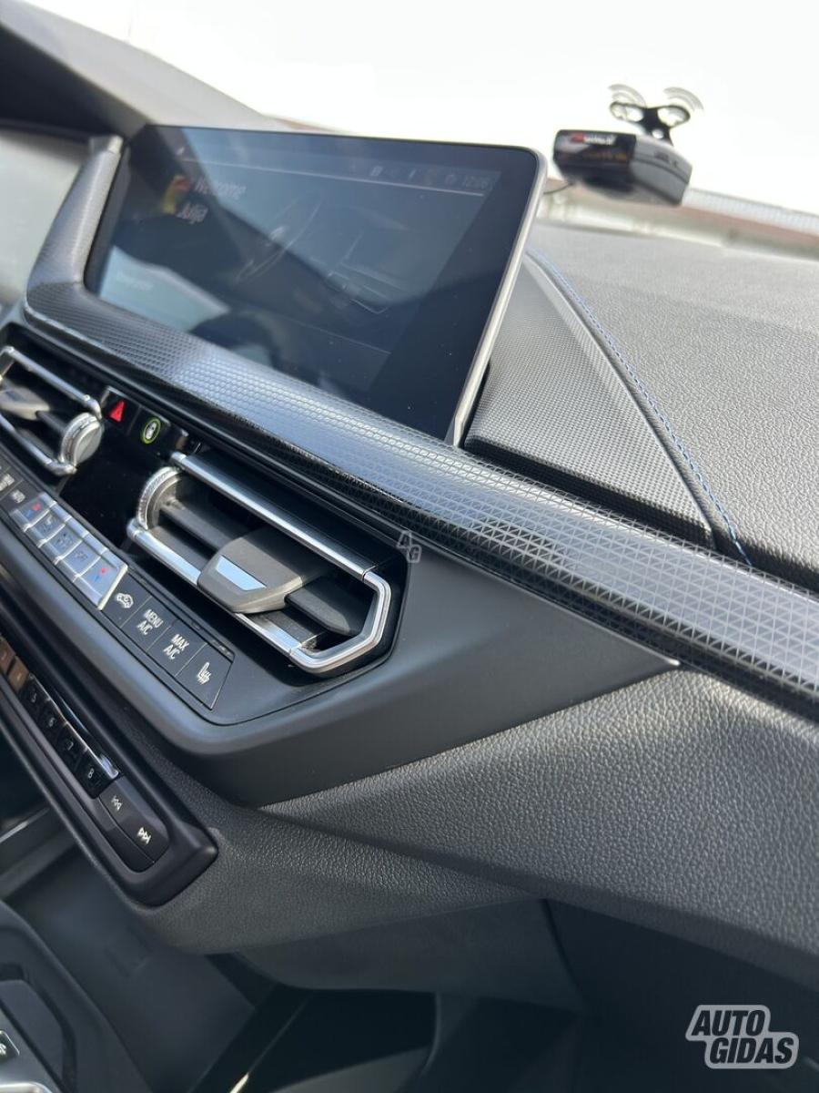 White BMW 218 2023 in Vilnius, with an engine capacity of 1.50 L and mileage of 35 thousand km for 23999 €, photo 25 on AUTOMOTO.COM.LV