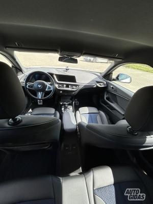 White BMW 218 2023 in Vilnius, with an engine capacity of 1.50 L and mileage of 35 thousand km for 23999 €, photo 26 on AUTOMOTO.COM.LV