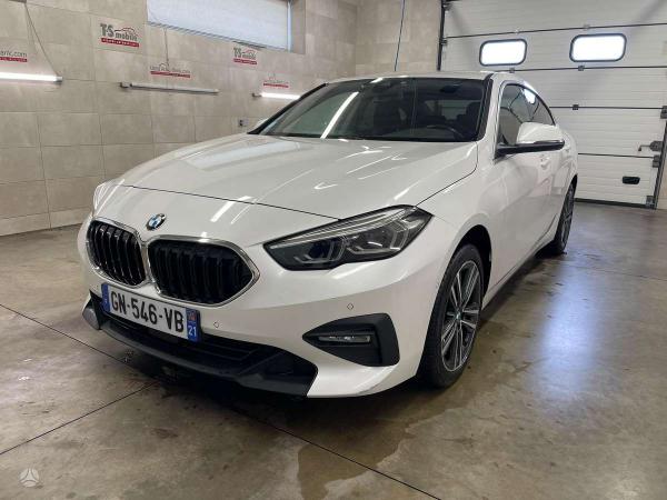БМВ 218 2023 в Мариямполе на AUTOMOTO.COM.LV Белый БМВ 218 2023 в Мариямполе, объемом двигателя 1.50 л и пробегом 157 тыс. км за 18319 €, фото 1 на AUTOMOTO.COM.LV