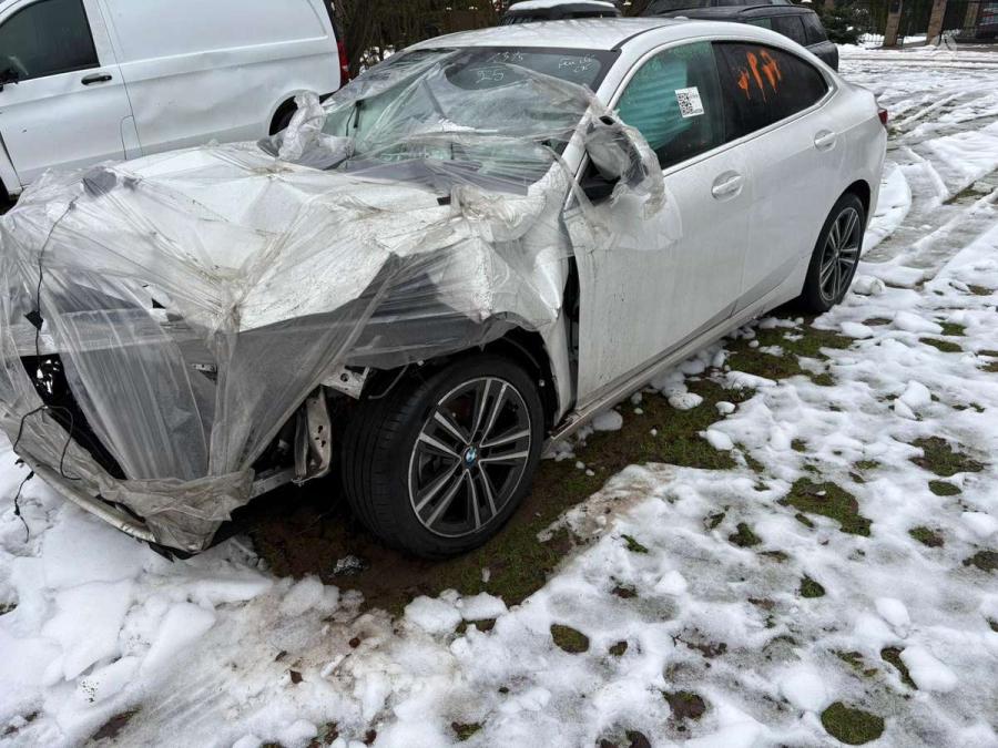White BMW 218 2024 in Vilnius, with an engine capacity of 1.50 L and mileage of 20 thousand km for 7200 €, photo 6 on AUTOMOTO.COM.LV