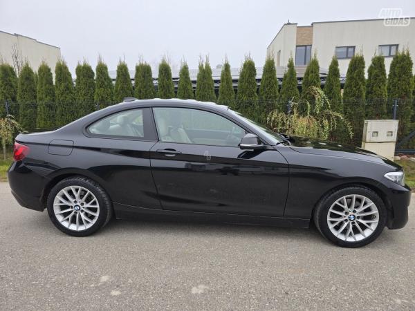 Black BMW 220 2015 in Vilnius, with an engine capacity of 2.00 L and mileage of 200 thousand km for 11499 €, photo 4 on AUTOMOTO.COM.LV