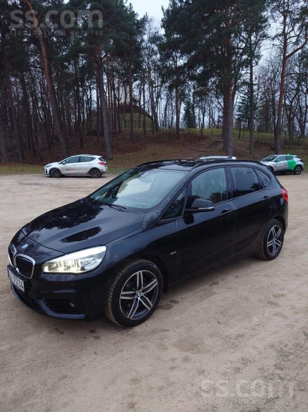 Black BMW 220 2017 in Riga, with an engine capacity of 2.00 L and mileage of 117 thousand km for 17000 €, photo 2 on AUTOMOTO.COM.LV
