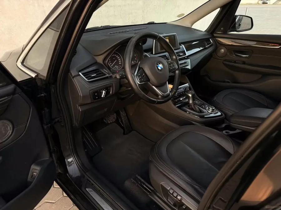Black BMW 220 2015 in Riga, with an engine capacity of 2.00 L and mileage of 187 thousand km for 4500 €, photo 9 on AUTOMOTO.COM.LV