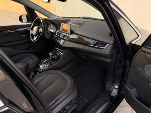 Black BMW 220 2015 in Riga, with an engine capacity of 2.00 L and mileage of 187 thousand km for 4500 €, photo 10 on AUTOMOTO.COM.LV