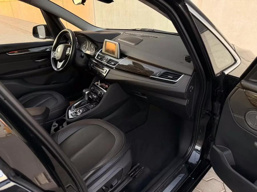 Black BMW 220 2015 in Riga, with an engine capacity of 2.00 L and mileage of 187 thousand km for 4500 €, photo 10 on AUTOMOTO.COM.LV