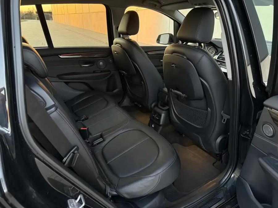 Black BMW 220 2015 in Riga, with an engine capacity of 2.00 L and mileage of 187 thousand km for 4500 €, photo 11 on AUTOMOTO.COM.LV