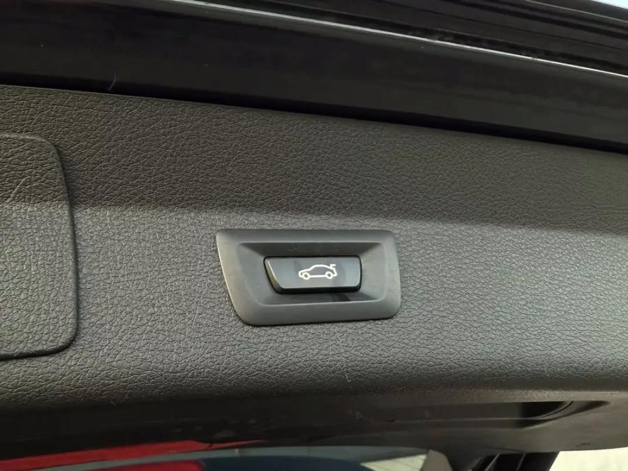 Black BMW 220 2015 in Riga, with an engine capacity of 2.00 L and mileage of 187 thousand km for 4500 €, photo 15 on AUTOMOTO.COM.LV