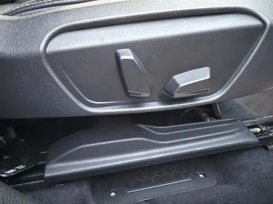 Black BMW 220 2015 in Riga, with an engine capacity of 2.00 L and mileage of 187 thousand km for 4500 €, photo 19 on AUTOMOTO.COM.LV