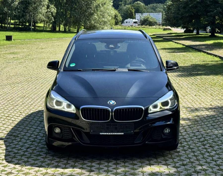 Black BMW 220 2015 in Vilnius, with an engine capacity of 2.00 L and mileage of 290 thousand km for 9850 €, photo 5 on AUTOMOTO.COM.LV