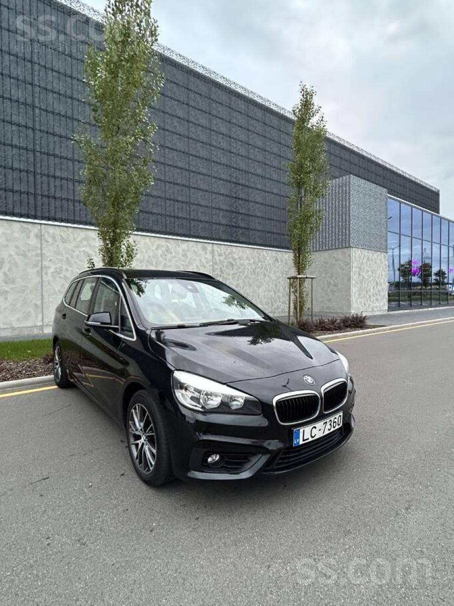 Black BMW 220 2015 in Riga, with an engine capacity of 2.00 L and mileage of 210 thousand km for 6500 €, photo 1 on AUTOMOTO.COM.LV