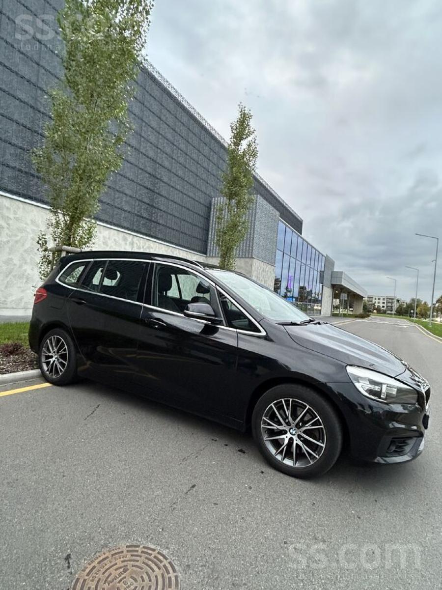Black BMW 220 2015 in Riga, with an engine capacity of 2.00 L and mileage of 210 thousand km for 6500 €, photo 5 on AUTOMOTO.COM.LV