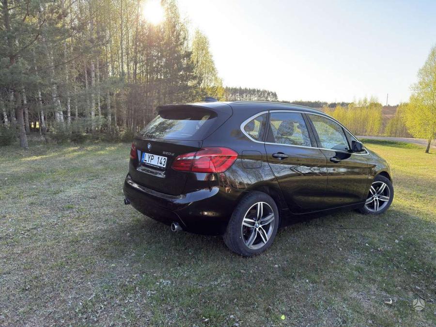Black BMW 220 2016 in Vilnius, with an engine capacity of 2.00 L and mileage of 260 thousand km for 8800 €, photo 5 on AUTOMOTO.COM.LV