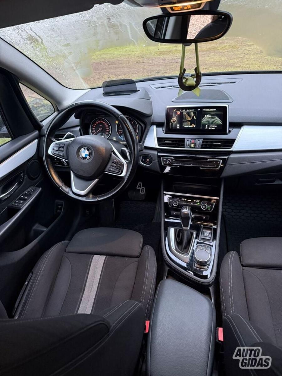 Black BMW 220 2017 in Riga, with an engine capacity of 2.00 L and mileage of 210 thousand km for 13300 €, photo 9 on AUTOMOTO.COM.LV