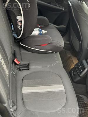 Black BMW 220 2017 in Cesis, with an engine capacity of 2.00 L and mileage of 172 thousand km for 11500 €, photo 12 on AUTOMOTO.COM.LV