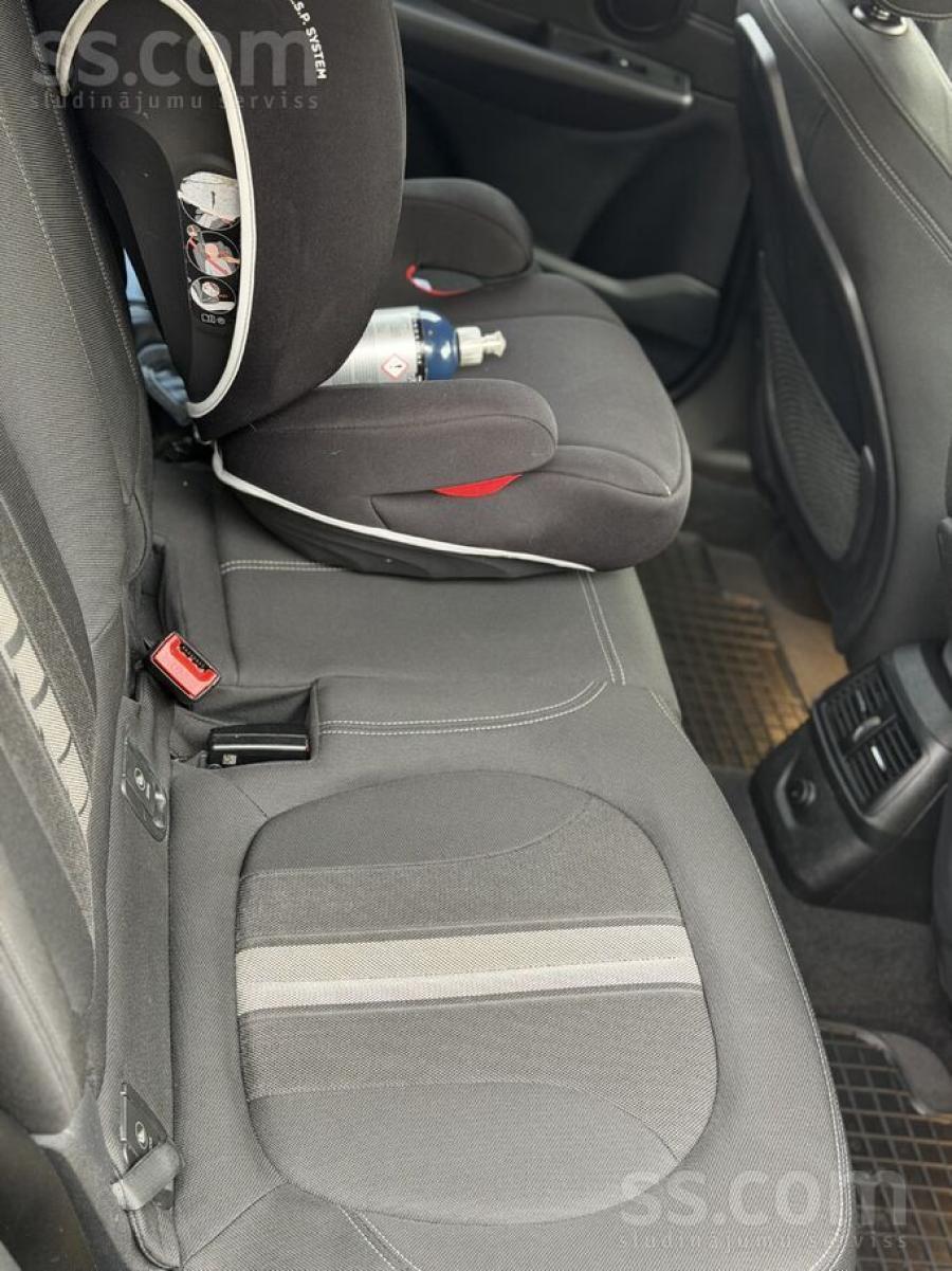 Black BMW 220 2017 in Cesis, with an engine capacity of 2.00 L and mileage of 172 thousand km for 11500 €, photo 12 on AUTOMOTO.COM.LV