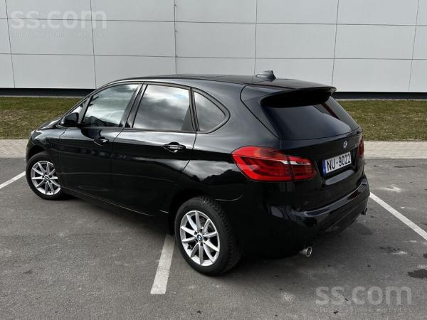 Black BMW 220 2018 in Riga, with an engine capacity of 2.00 L and mileage of 222 thousand km for 9000 €, photo 4 on AUTOMOTO.COM.LV