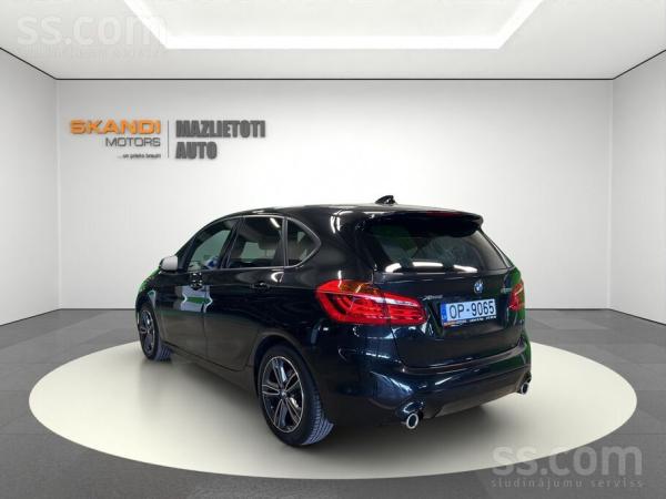 Black BMW 220 2018 in Riga, with an engine capacity of 2.00 L and mileage of 48 thousand km for 15990 €, photo 5 on AUTOMOTO.COM.LV