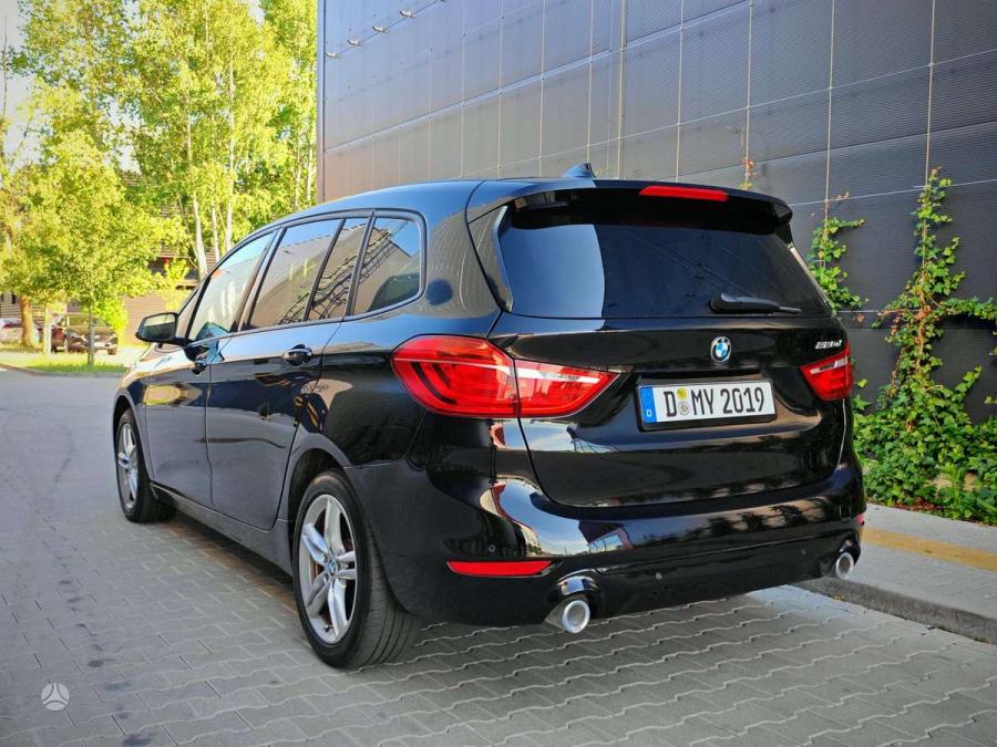 Black BMW 220 2019 in Klaipeda, with an engine capacity of 2.00 L and mileage of 290 thousand km for 12950 €, photo 6 on AUTOMOTO.COM.LV