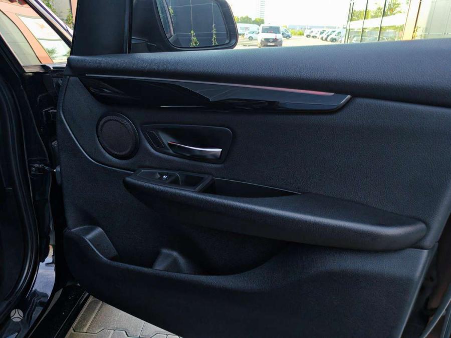Black BMW 220 2019 in Klaipeda, with an engine capacity of 2.00 L and mileage of 290 thousand km for 12950 €, photo 20 on AUTOMOTO.COM.LV