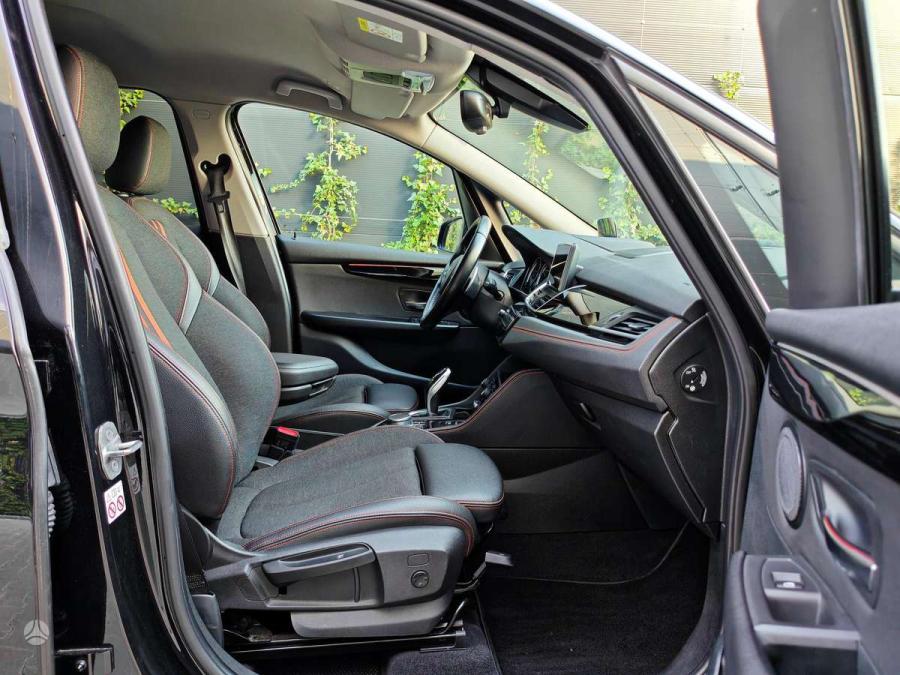 Black BMW 220 2019 in Klaipeda, with an engine capacity of 2.00 L and mileage of 290 thousand km for 12950 €, photo 21 on AUTOMOTO.COM.LV