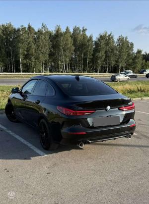 Black BMW 220 2020 in Kaunas, with an engine capacity of 2.00 L and mileage of 199 thousand km for 21700 €, photo 3 on AUTOMOTO.COM.LV