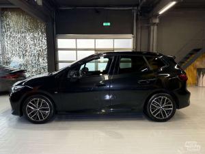 Black BMW 220 2023 in Kaunas, with an engine capacity of 1.50 L and mileage of 56 thousand km for 33114 €, photo 4 on AUTOMOTO.COM.LV