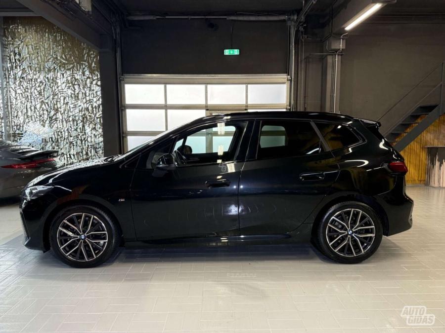 Black BMW 220 2023 in Kaunas, with an engine capacity of 1.50 L and mileage of 56 thousand km for 33114 €, photo 4 on AUTOMOTO.COM.LV