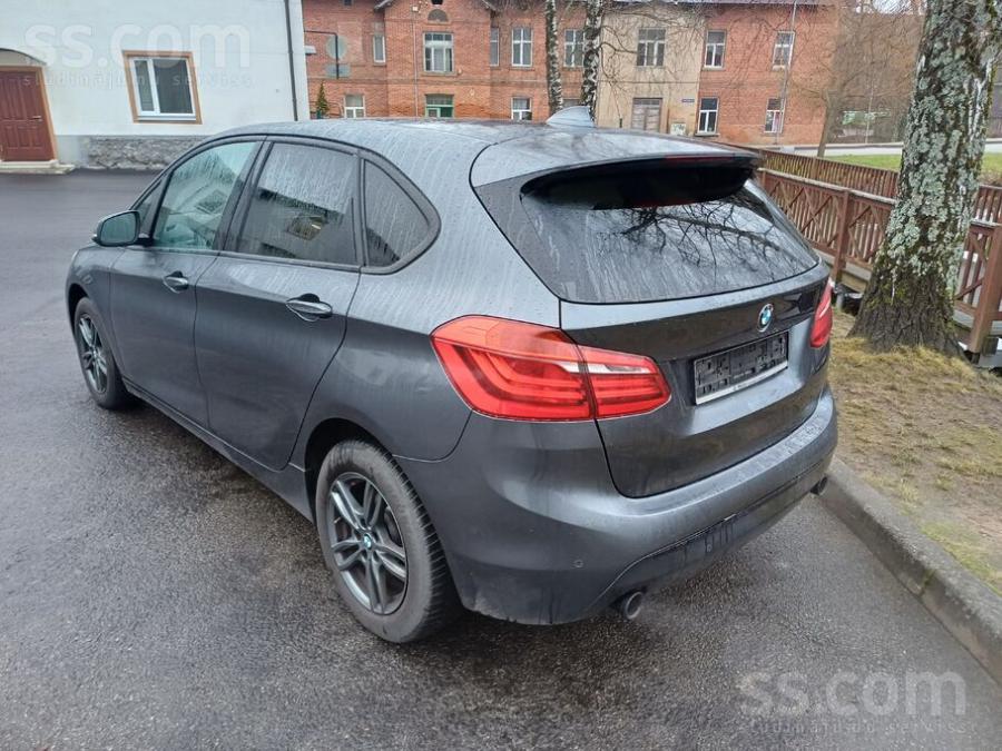 Grey BMW 220 2015 in Valmiera, with an engine capacity of 2.00 L and mileage of 216 thousand km for 10200 €, photo 5 on AUTOMOTO.COM.LV