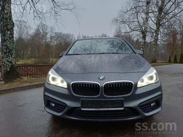 Grey BMW 220 2015 in Valmiera, with an engine capacity of 2.00 L and mileage of 216 thousand km for 10200 €, photo 2 on AUTOMOTO.COM.LV