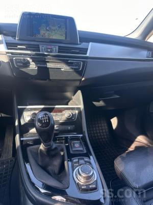 Grey BMW 220 2016 in Riga, with an engine capacity of 2.00 L and mileage of 270 thousand km for 5000 €, photo 5 on AUTOMOTO.COM.LV