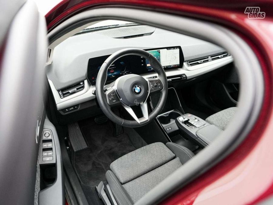 Red BMW 220 2025 in Kaunas, with an engine capacity of 1.50 L and mileage of 15 thousand km for 32679 €, photo 4 on AUTOMOTO.COM.LV