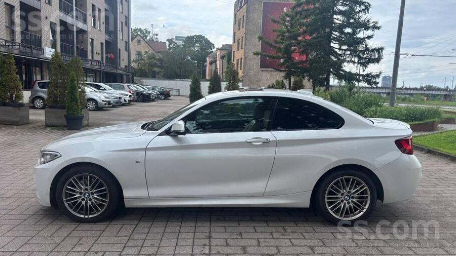 White BMW 220 2015 in Riga, with an engine capacity of 2.00 L and mileage of 116 thousand km for 17000 €, photo 5 on AUTOMOTO.COM.LV