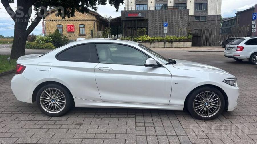 White BMW 220 2015 in Riga, with an engine capacity of 2.00 L and mileage of 116 thousand km for 17000 €, photo 9 on AUTOMOTO.COM.LV