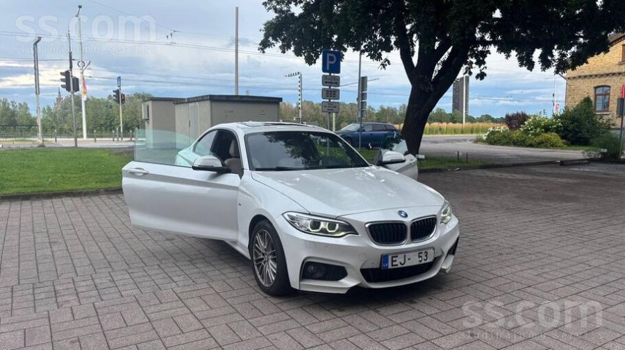 White BMW 220 2015 in Riga, with an engine capacity of 2.00 L and mileage of 116 thousand km for 17000 €, photo 12 on AUTOMOTO.COM.LV