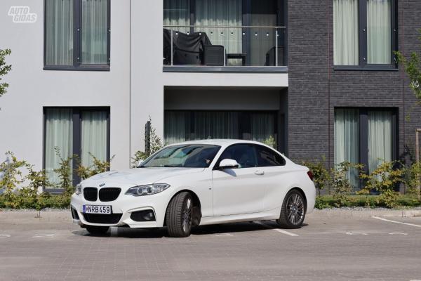 White BMW 220 2015 in Kaunas, with an engine capacity of 2.00 L and mileage of 285 thousand km for 12250 €, photo 4 on AUTOMOTO.COM.LV