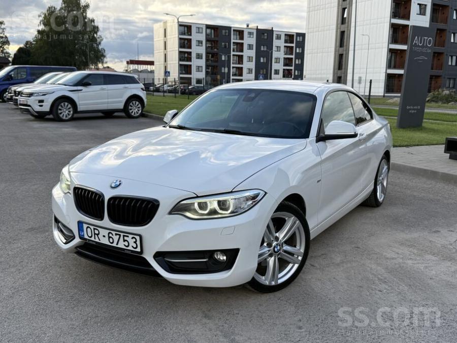 White BMW 220 2015 in Jelgava, with an engine capacity of 2.00 L and mileage of 0 thousand km for 11850 €, photo 3 on AUTOMOTO.COM.LV