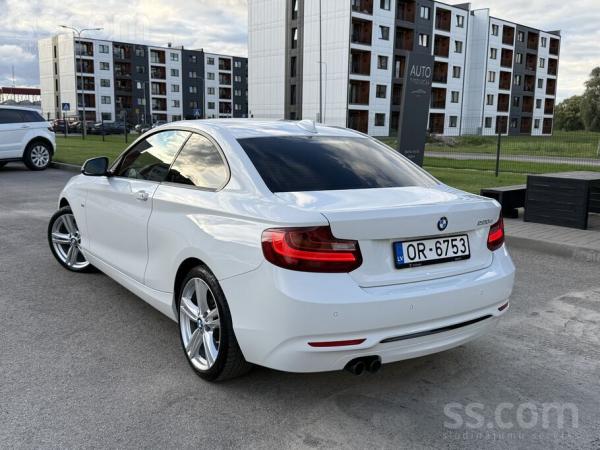White BMW 220 2015 in Jelgava, with an engine capacity of 2.00 L and mileage of 0 thousand km for 11850 €, photo 4 on AUTOMOTO.COM.LV