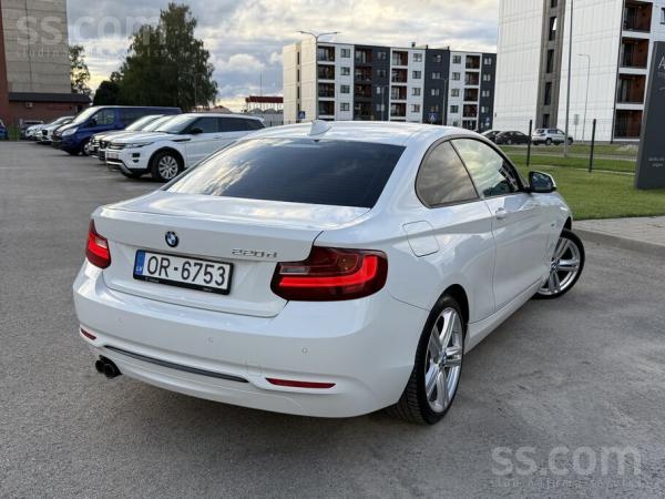 White BMW 220 2015 in Jelgava, with an engine capacity of 2.00 L and mileage of 0 thousand km for 11850 €, photo 5 on AUTOMOTO.COM.LV