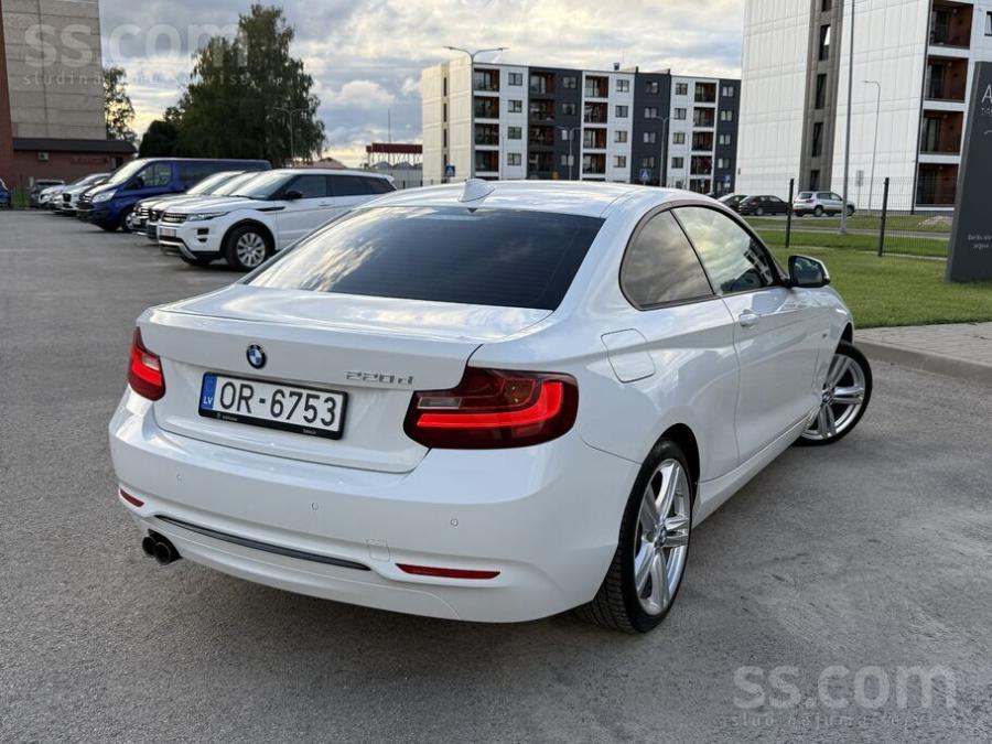 White BMW 220 2015 in Jelgava, with an engine capacity of 2.00 L and mileage of 0 thousand km for 11850 €, photo 5 on AUTOMOTO.COM.LV